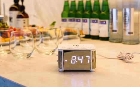 Kube KS Premium Alarm Clock & Charger | KniTec